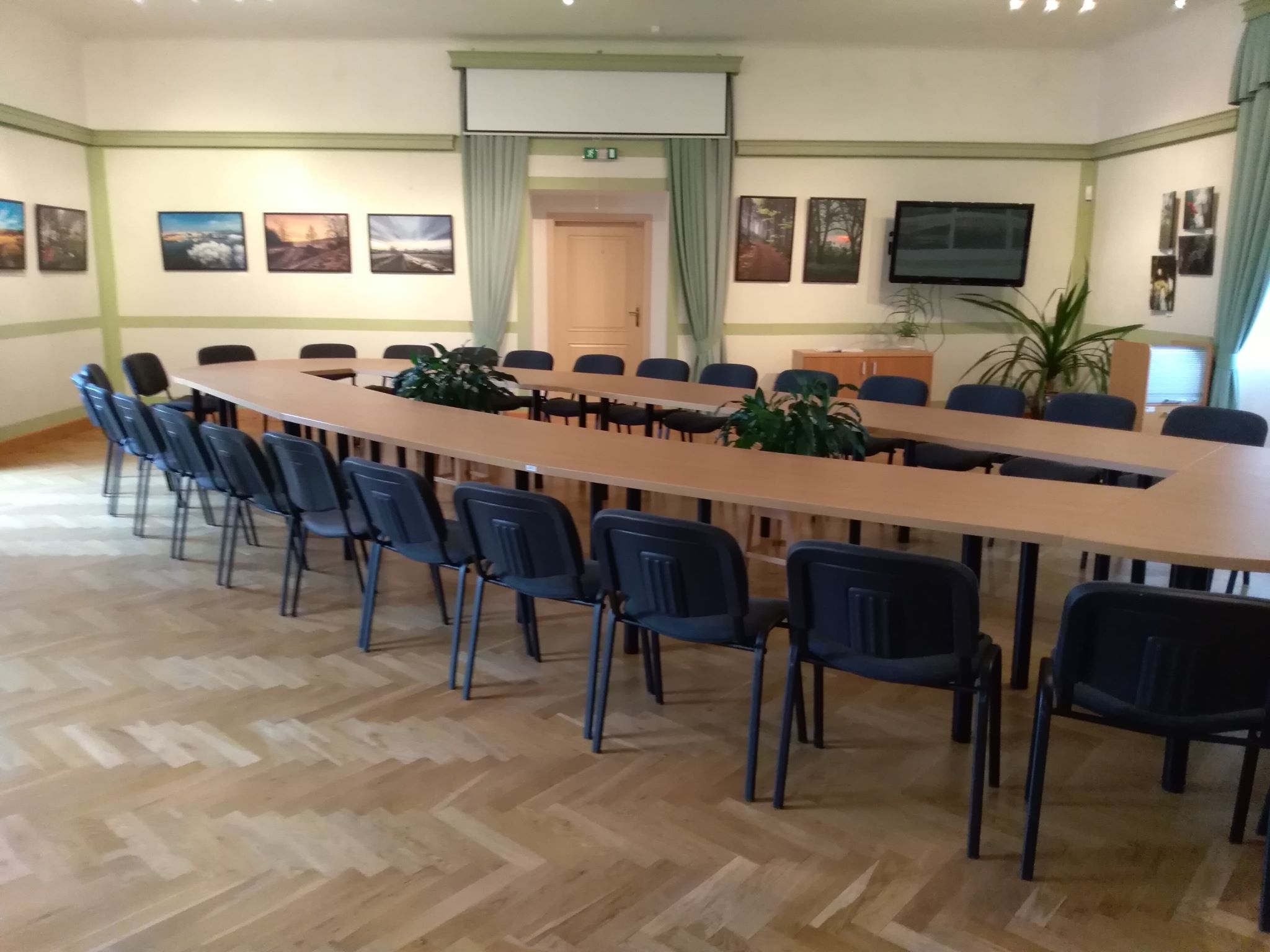 Folkový večer s Ilonou Arwin Tykalovou - Sirkus Sušické kulturní centrum